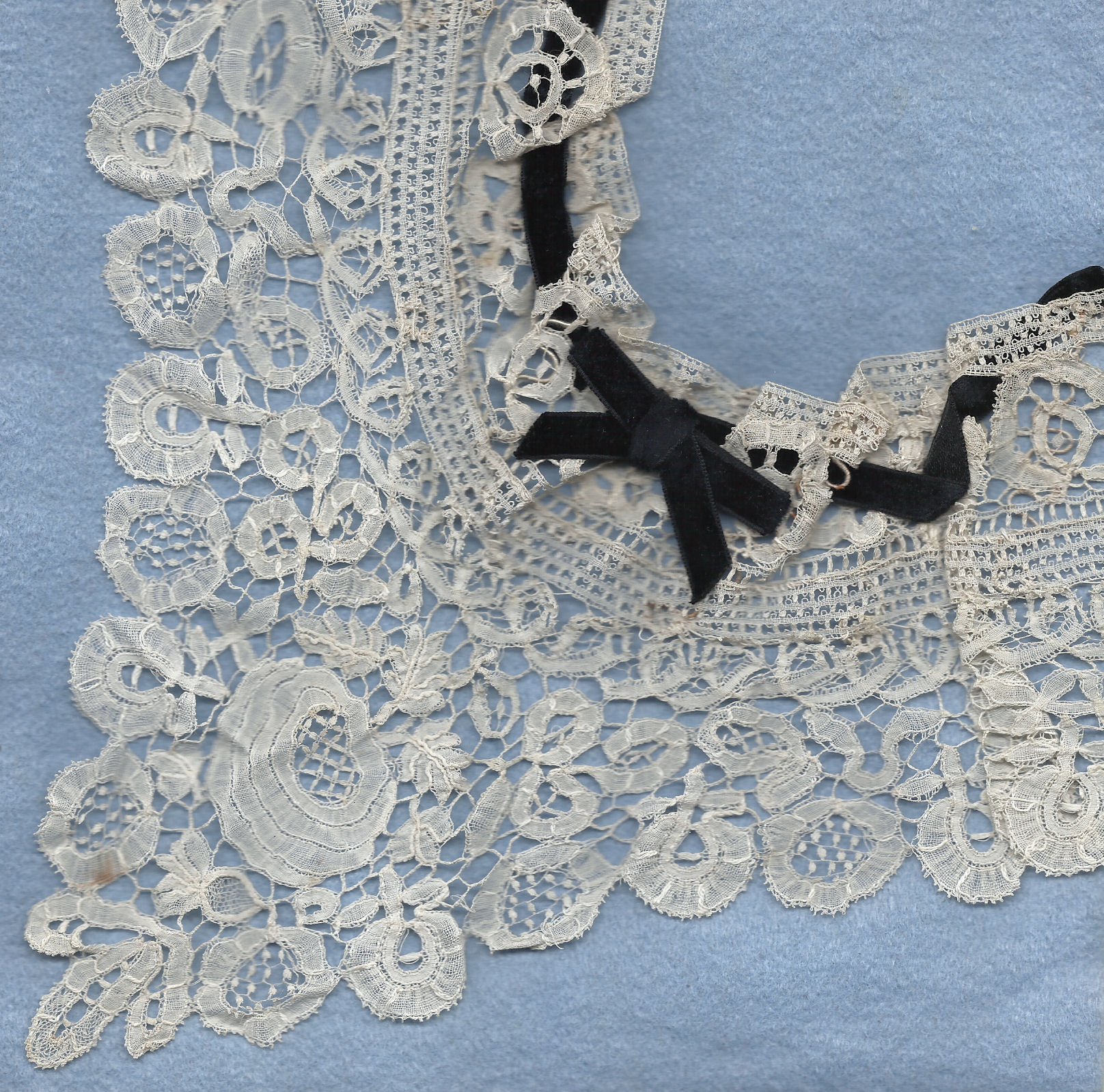 Honiton lace - collar