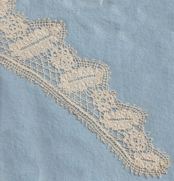 Bedfordshire lace collar